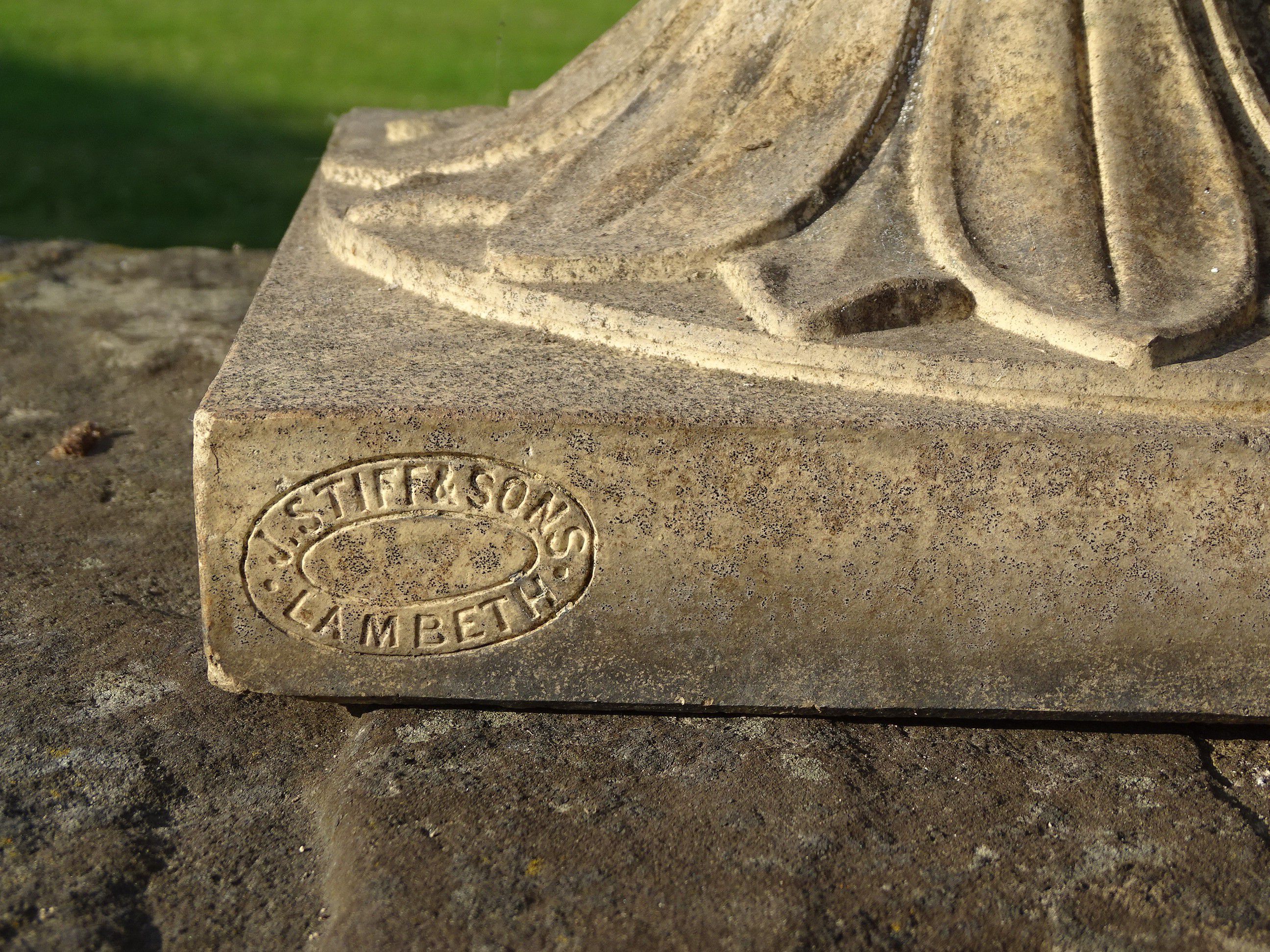 Stiff & Sons Garden Urn|