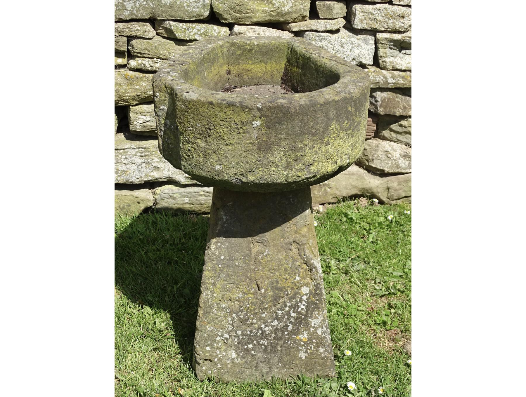 Horseshoe Trough on Base|